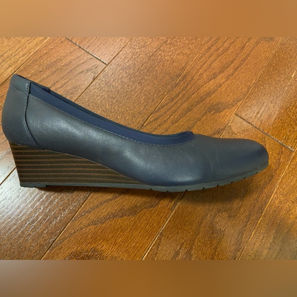 Clarks | Shoes | Clarks Comfort Collection Navy Wedges Sz 75 | Poshmark